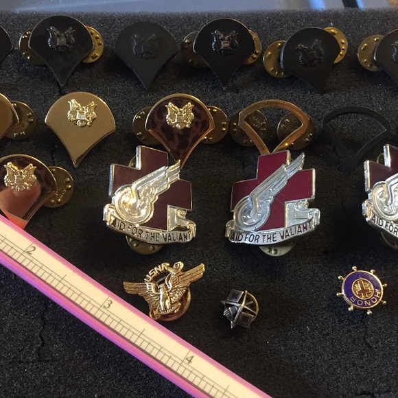 U.S. Army | Accessories | Vintage Us Army Lapelhat Pin Insignia | Poshmark